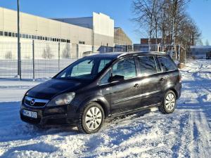 Black Opel Zafira 2006 in Plunge, with an engine capacity of 1.91 L and mileage of 344 thousand km for 1350 €, photo 5 on AUTOMOTO.COM.LV