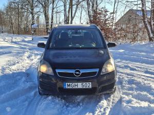 Black Opel Zafira 2006 in Plunge, with an engine capacity of 1.91 L and mileage of 344 thousand km for 1350 €, photo 12 on AUTOMOTO.COM.LV