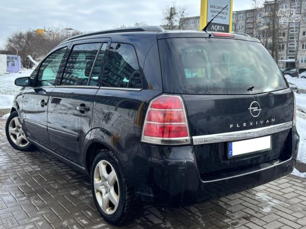 Melns Opel Zafira 2006 Kauņa, ar dzinēja tilpumu 1.90 L un nobraukumu 390 tūkst. km par 1650 €, foto 4 vietnē AUTOMOTO.COM.LV