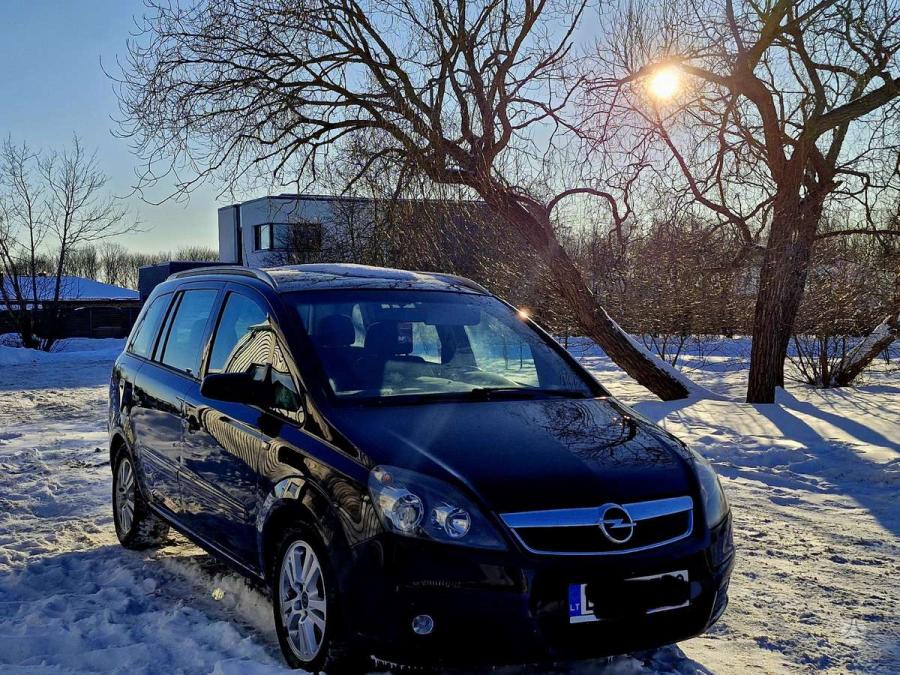 Melns Opel Zafira 2006 Klaipėda, ar dzinēja tilpumu 1.91 L un nobraukumu 337 tūkst. km par 1700 €, foto 2 vietnē AUTOMOTO.COM.LV