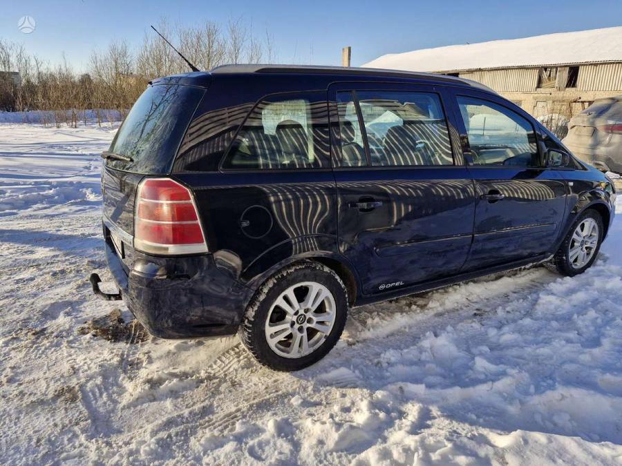 Melns Opel Zafira 2006 Klaipėda, ar dzinēja tilpumu 1.91 L un nobraukumu 337 tūkst. km par 1700 €, foto 5 vietnē AUTOMOTO.COM.LV