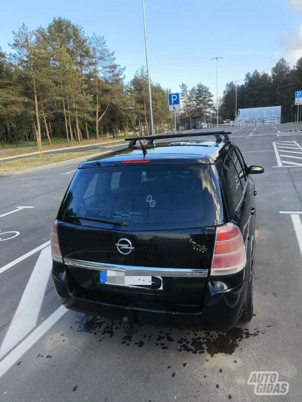 Black Opel Zafira 2006 in Utena, with an engine capacity of 1.90 L and mileage of 384 thousand km for 1499 €, photo 5 on AUTOMOTO.COM.LV