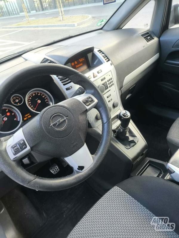 Black Opel Zafira 2006 in Utena, with an engine capacity of 1.90 L and mileage of 384 thousand km for 1499 €, photo 7 on AUTOMOTO.COM.LV