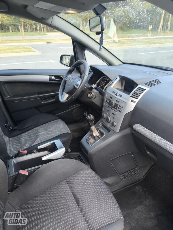 Black Opel Zafira 2006 in Utena, with an engine capacity of 1.90 L and mileage of 384 thousand km for 1499 €, photo 9 on AUTOMOTO.COM.LV