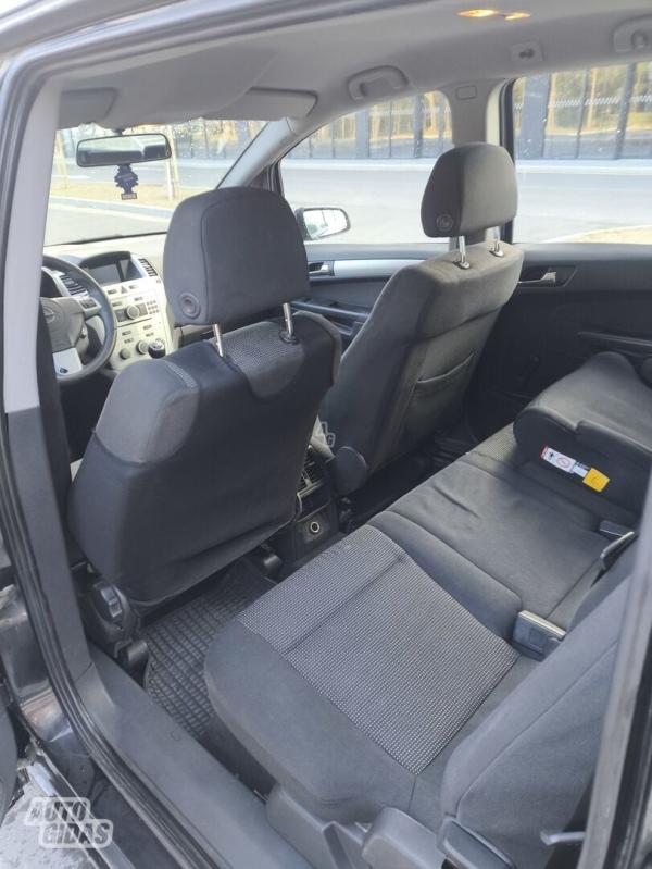 Black Opel Zafira 2006 in Utena, with an engine capacity of 1.90 L and mileage of 384 thousand km for 1499 €, photo 10 on AUTOMOTO.COM.LV