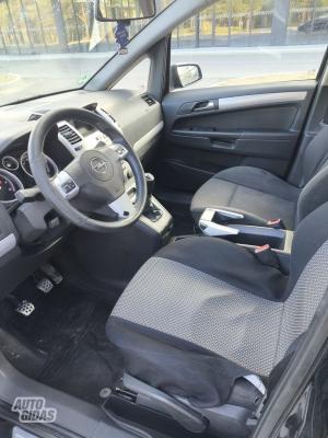 Melns Opel Zafira 2006 Utena, ar dzinēja tilpumu 1.90 L un nobraukumu 384 tūkst. km par 1499 €, foto 12 vietnē AUTOMOTO.COM.LV
