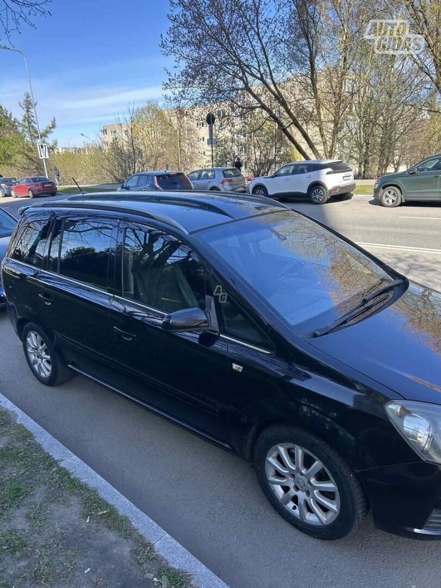 Melns Opel Zafira 2006 Viļņa, ar dzinēja tilpumu 1.90 L un nobraukumu 305 tūkst. km par 1450 €, foto 1 vietnē AUTOMOTO.COM.LV