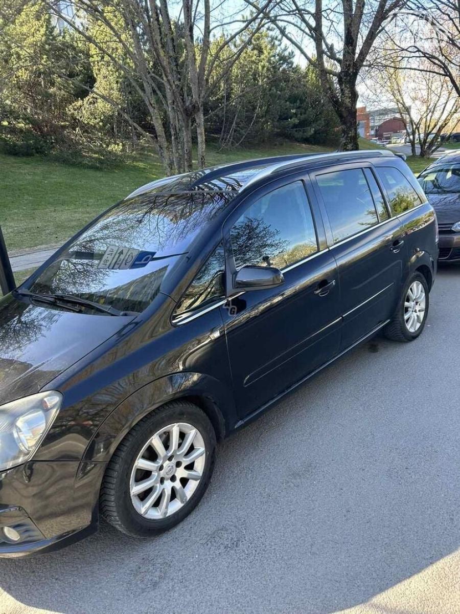 Melns Opel Zafira 2006 Viļņa, ar dzinēja tilpumu 1.90 L un nobraukumu 305 tūkst. km par 1450 €, foto 3 vietnē AUTOMOTO.COM.LV