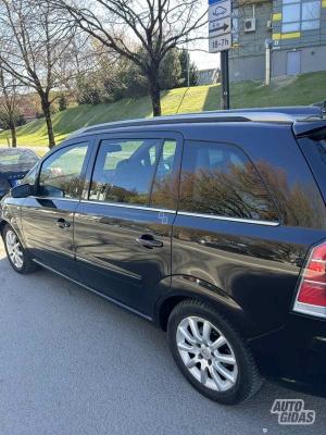 Melns Opel Zafira 2006 Viļņa, ar dzinēja tilpumu 1.90 L un nobraukumu 305 tūkst. km par 1450 €, foto 5 vietnē AUTOMOTO.COM.LV