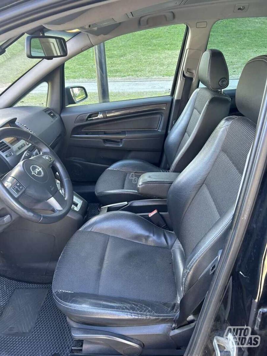 Melns Opel Zafira 2006 Viļņa, ar dzinēja tilpumu 1.90 L un nobraukumu 305 tūkst. km par 1450 €, foto 8 vietnē AUTOMOTO.COM.LV