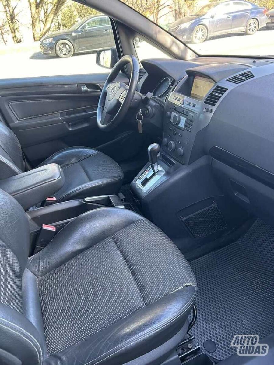 Melns Opel Zafira 2006 Viļņa, ar dzinēja tilpumu 1.90 L un nobraukumu 305 tūkst. km par 1450 €, foto 9 vietnē AUTOMOTO.COM.LV
