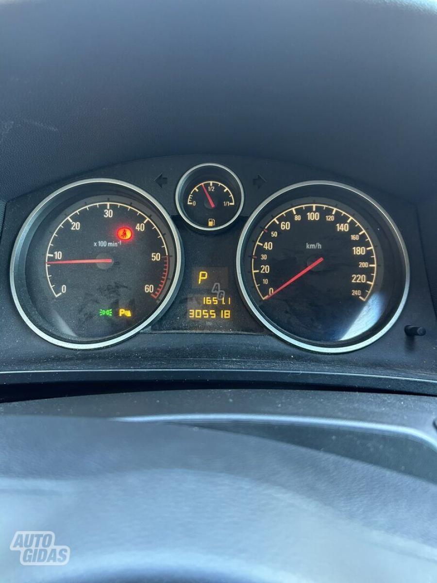 Melns Opel Zafira 2006 Viļņa, ar dzinēja tilpumu 1.90 L un nobraukumu 305 tūkst. km par 1450 €, foto 12 vietnē AUTOMOTO.COM.LV