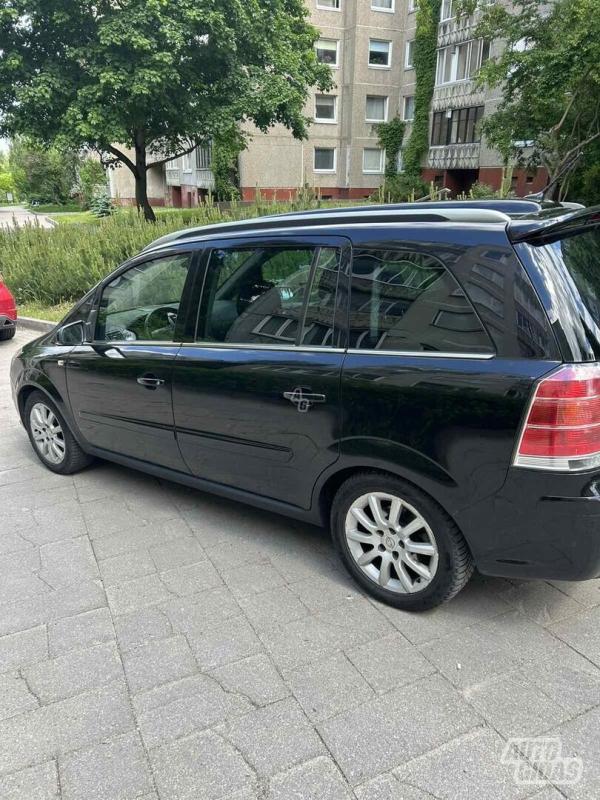 Black Opel Zafira 2006 in Vilnius, with an engine capacity of 1.90 L and mileage of 305 thousand km for 1500 €, photo 4 on AUTOMOTO.COM.LV
