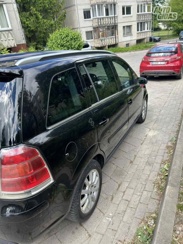 Black Opel Zafira 2006 in Vilnius, with an engine capacity of 1.90 L and mileage of 305 thousand km for 1500 €, photo 5 on AUTOMOTO.COM.LV