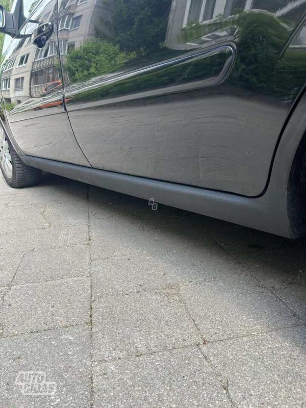 Black Opel Zafira 2006 in Vilnius, with an engine capacity of 1.90 L and mileage of 305 thousand km for 1500 €, photo 8 on AUTOMOTO.COM.LV