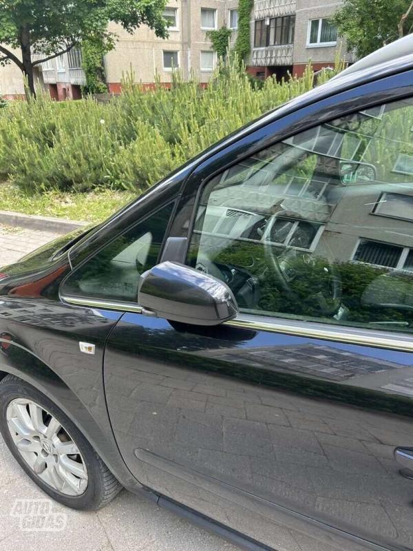 Black Opel Zafira 2006 in Vilnius, with an engine capacity of 1.90 L and mileage of 305 thousand km for 1500 €, photo 9 on AUTOMOTO.COM.LV