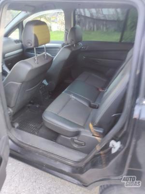 Black Opel Zafira 2006 in Utena, with an engine capacity of 1.90 L and mileage of 297 thousand km for 1050 €, photo 3 on AUTOMOTO.COM.LV