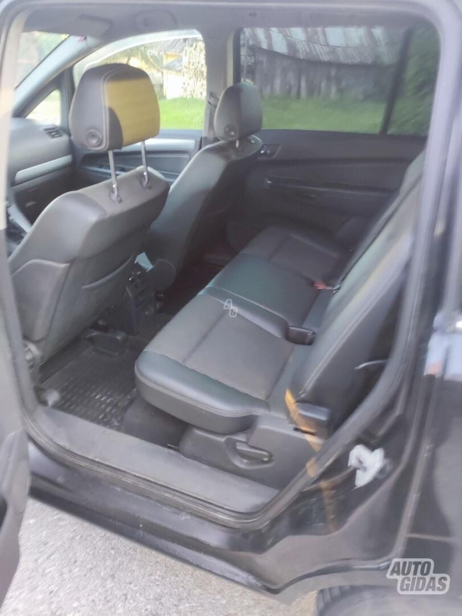 Black Opel Zafira 2006 in Utena, with an engine capacity of 1.90 L and mileage of 297 thousand km for 1050 €, photo 3 on AUTOMOTO.COM.LV