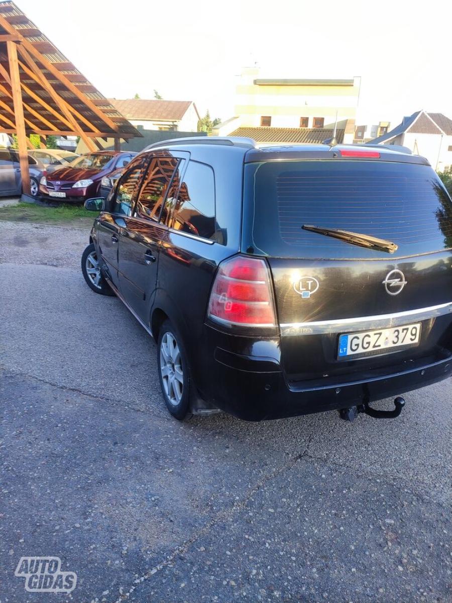 Black Opel Zafira 2006 in Utena, with an engine capacity of 1.90 L and mileage of 297 thousand km for 1050 €, photo 4 on AUTOMOTO.COM.LV