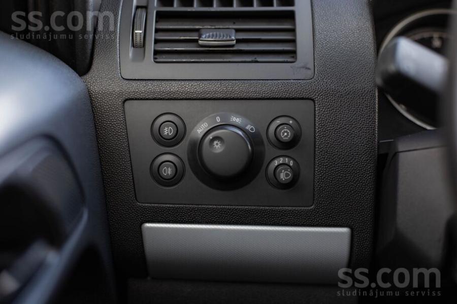 Melns Opel Zafira 2006 Rīga, ar dzinēja tilpumu 1.90 L un nobraukumu 242 tūkst. km par 1990 €, foto 16 vietnē AUTOMOTO.COM.LV