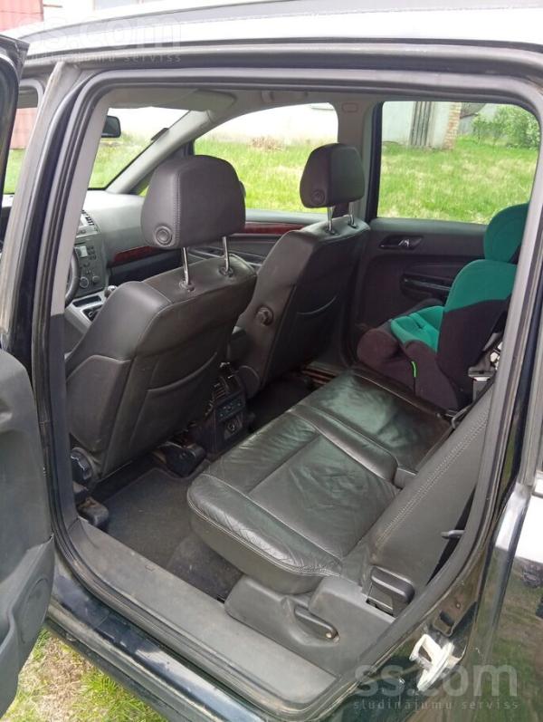Black Opel Zafira 2006 in Ludza, with an engine capacity of 1.90 L and mileage of 366 thousand km for 1000 €, photo 6 on AUTOMOTO.COM.LV
