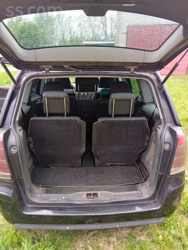 Black Opel Zafira 2006 in Ludza, with an engine capacity of 1.90 L and mileage of 366 thousand km for 1000 €, photo 8 on AUTOMOTO.COM.LV