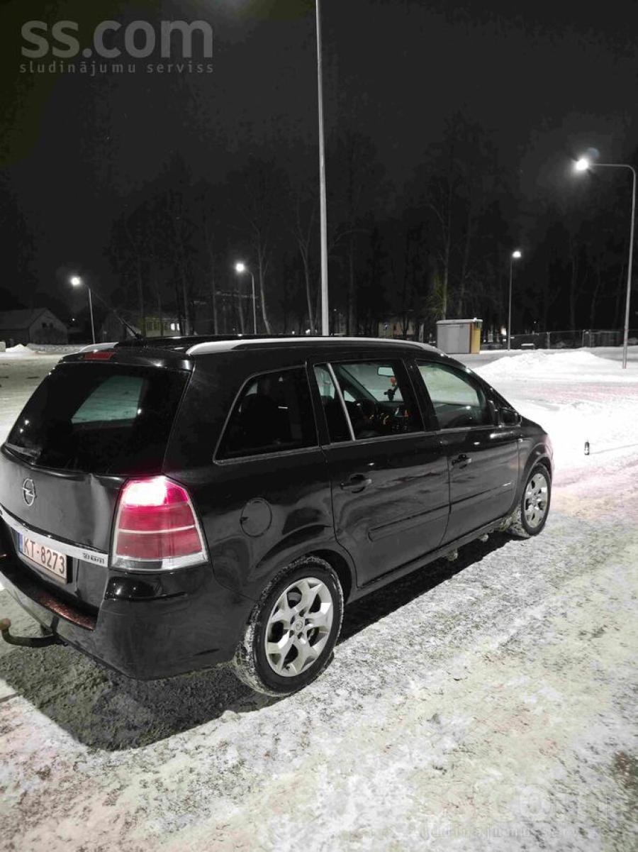 Black Opel Zafira 2006 in Jekabpils, with an engine capacity of 1.90 L and mileage of 363 thousand km for 1300 €, photo 1 on AUTOMOTO.COM.LV