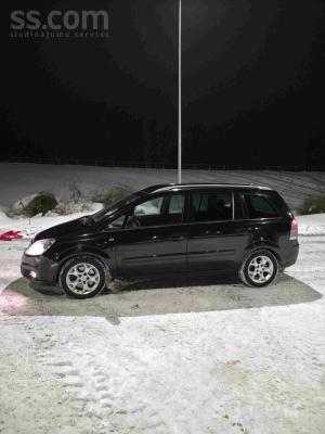 Black Opel Zafira 2006 in Jekabpils, with an engine capacity of 1.90 L and mileage of 363 thousand km for 1300 €, photo 4 on AUTOMOTO.COM.LV