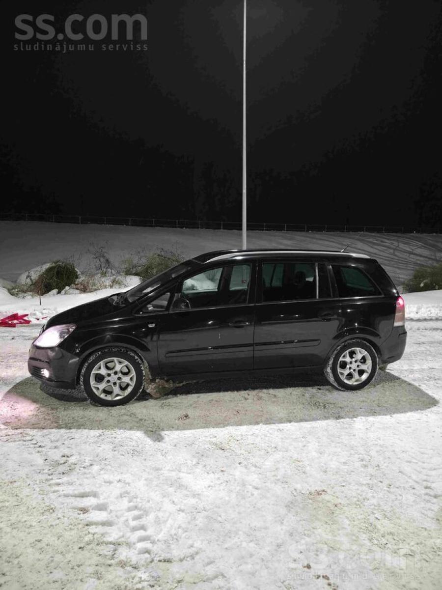Black Opel Zafira 2006 in Jekabpils, with an engine capacity of 1.90 L and mileage of 363 thousand km for 1300 €, photo 4 on AUTOMOTO.COM.LV
