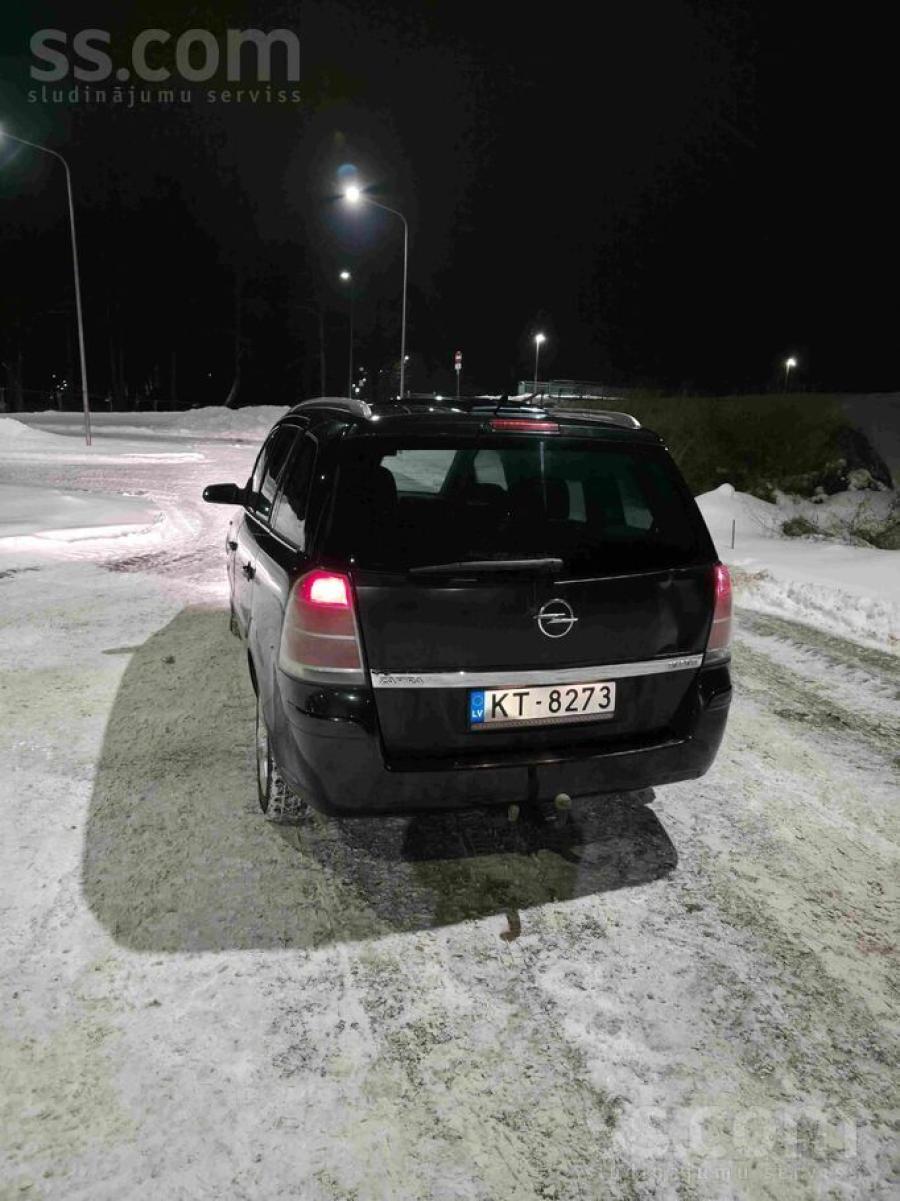 Black Opel Zafira 2006 in Jekabpils, with an engine capacity of 1.90 L and mileage of 363 thousand km for 1300 €, photo 5 on AUTOMOTO.COM.LV