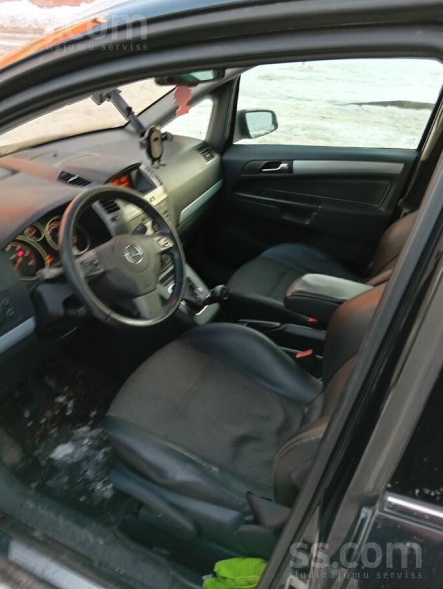 Black Opel Zafira 2006 in Jekabpils, with an engine capacity of 1.90 L and mileage of 363 thousand km for 1300 €, photo 9 on AUTOMOTO.COM.LV