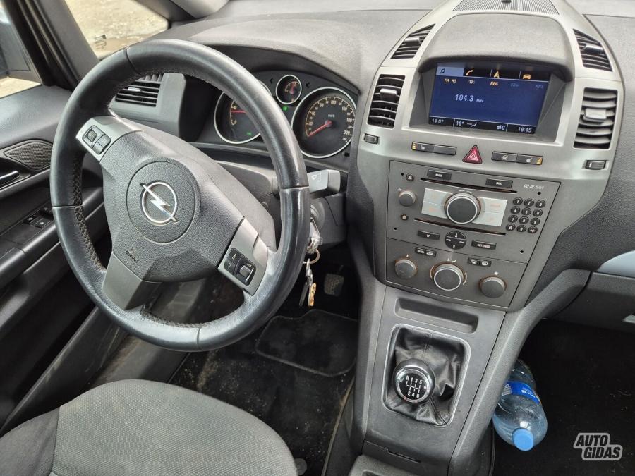 Black Opel Zafira 2006 in Kelme, with an engine capacity of 1.90 L and mileage of 300 thousand km for 500 €, photo 3 on AUTOMOTO.COM.LV