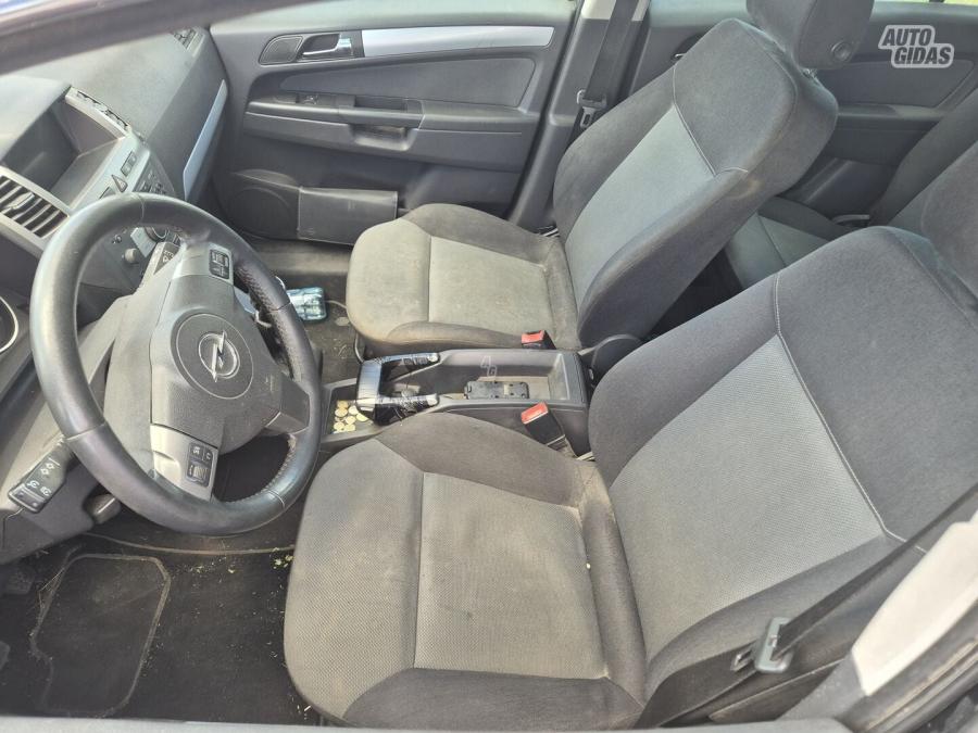 Black Opel Zafira 2006 in Kelme, with an engine capacity of 1.90 L and mileage of 300 thousand km for 500 €, photo 12 on AUTOMOTO.COM.LV