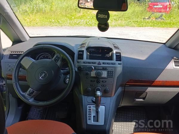 Melns Opel Zafira 2006 Rīga, ar dzinēja tilpumu 1.90 L un nobraukumu 415 tūkst. km par 1600 €, foto 3 vietnē AUTOMOTO.COM.LV