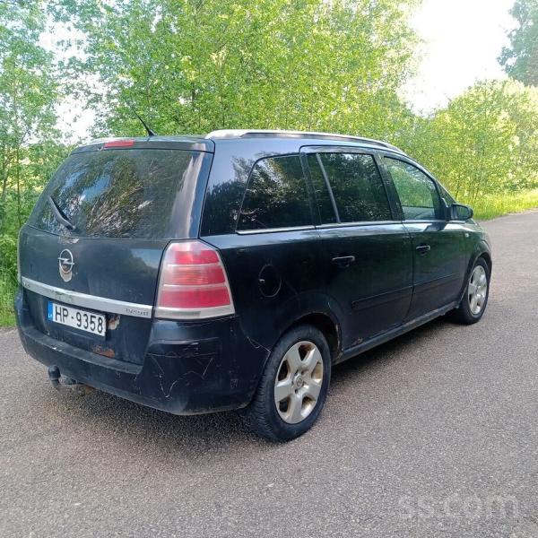 Black Opel Zafira 2006 in Daugavpils, with an engine capacity of 1.90 L and mileage of 400 thousand km for 650 €, photo 2 on AUTOMOTO.COM.LV