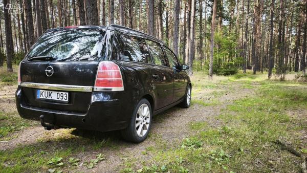 Melns Opel Zafira 2006 Druskininkai, ar dzinēja tilpumu 1.90 L un nobraukumu 260 tūkst. km par 1400 €, foto 6 vietnē AUTOMOTO.COM.LV