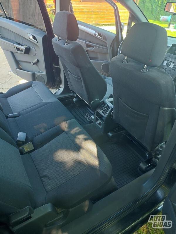 Melns Opel Zafira 2006 Viļņa, ar dzinēja tilpumu 1.90 L un nobraukumu 320 tūkst. km par 1150 €, foto 9 vietnē AUTOMOTO.COM.LV