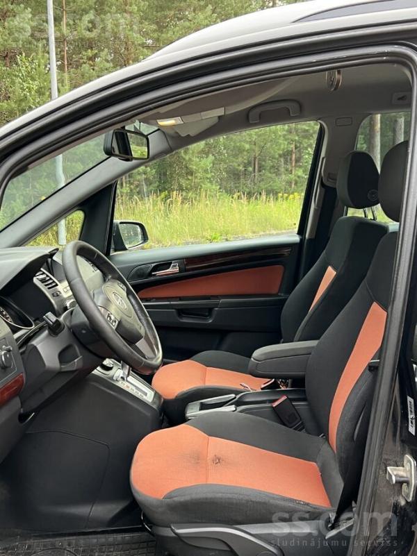 Black Opel Zafira 2006 in Riga, with an engine capacity of 1.90 L and mileage of 418 thousand km for 1400 €, photo 5 on AUTOMOTO.COM.LV
