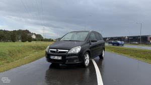 Melns Opel Zafira 2006 Kauņa, ar dzinēja tilpumu 1.90 L un nobraukumu 303 tūkst. km par 1750 €, foto  vietnē AUTOMOTO.COM.LV