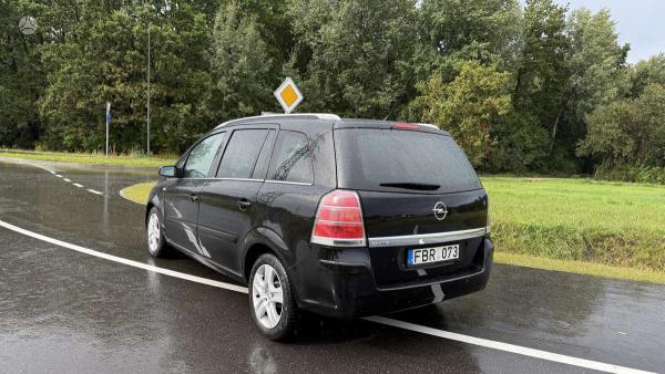 Melns Opel Zafira 2006 Kauņa, ar dzinēja tilpumu 1.91 L un nobraukumu 303 tūkst. km par 1750 €, foto 4 vietnē AUTOMOTO.COM.LV