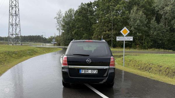 Melns Opel Zafira 2006 Kauņa, ar dzinēja tilpumu 1.91 L un nobraukumu 303 tūkst. km par 1750 €, foto 5 vietnē AUTOMOTO.COM.LV