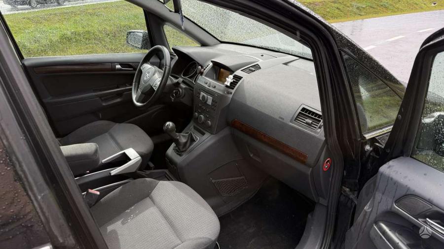 Melns Opel Zafira 2006 Kauņa, ar dzinēja tilpumu 1.91 L un nobraukumu 303 tūkst. km par 1750 €, foto 15 vietnē AUTOMOTO.COM.LV