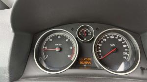 Melns Opel Zafira 2006 Kauņa, ar dzinēja tilpumu 1.91 L un nobraukumu 303 tūkst. km par 1750 €, foto 16 vietnē AUTOMOTO.COM.LV