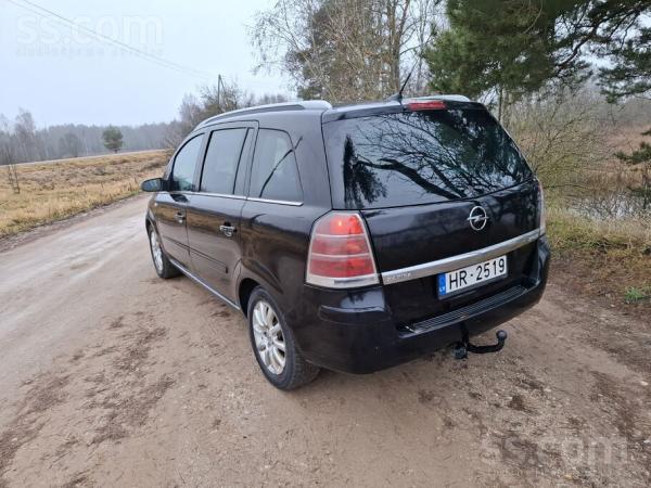 Black Opel Zafira 2007 in Rezekne, with an engine capacity of 1.90 L and mileage of 400 thousand km for 850 €, photo 5 on AUTOMOTO.COM.LV