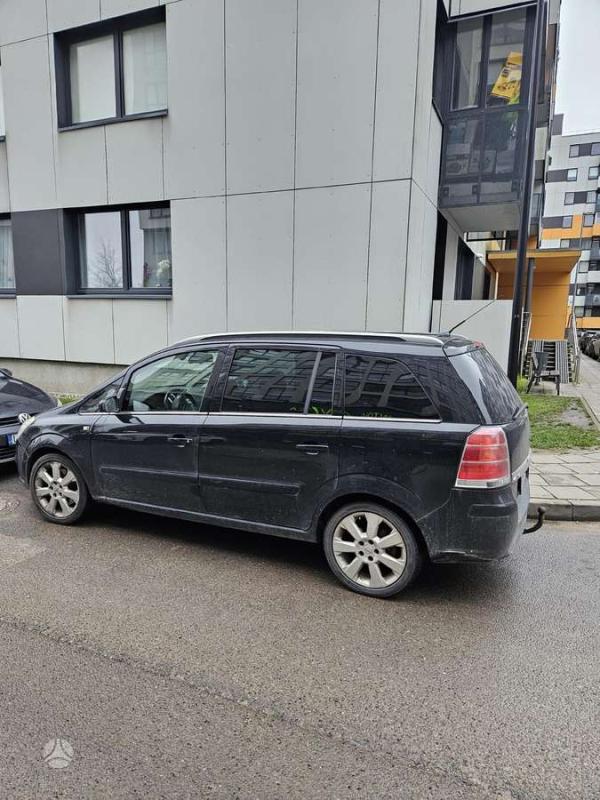 Black Opel Zafira 2007 in Vilnius, with an engine capacity of 1.91 L and mileage of 261 thousand km for 2200 €, photo 4 on AUTOMOTO.COM.LV