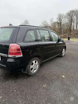 Black Opel Zafira 2007 in Jurbarkas, with an engine capacity of 1.80 L and mileage of 259 thousand km for 2100 €, photo 4 on AUTOMOTO.COM.LV