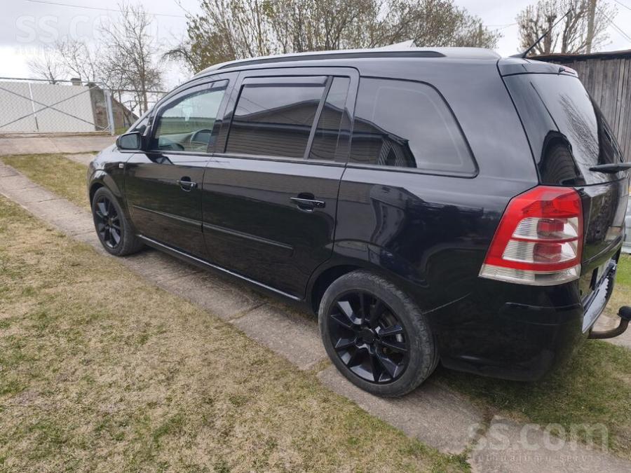 Black Opel Zafira 2007 in Rezekne, with an engine capacity of 1.90 L and mileage of 430 thousand km for 1850 €, photo 5 on AUTOMOTO.COM.LV