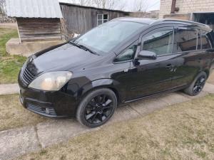 Black Opel Zafira 2007 in Rezekne, with an engine capacity of 1.90 L and mileage of 430 thousand km for 1850 €, photo 6 on AUTOMOTO.COM.LV