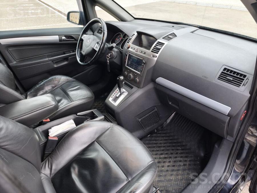 Black Opel Zafira 2007 in Rezekne, with an engine capacity of 1.90 L and mileage of 430 thousand km for 1850 €, photo 8 on AUTOMOTO.COM.LV