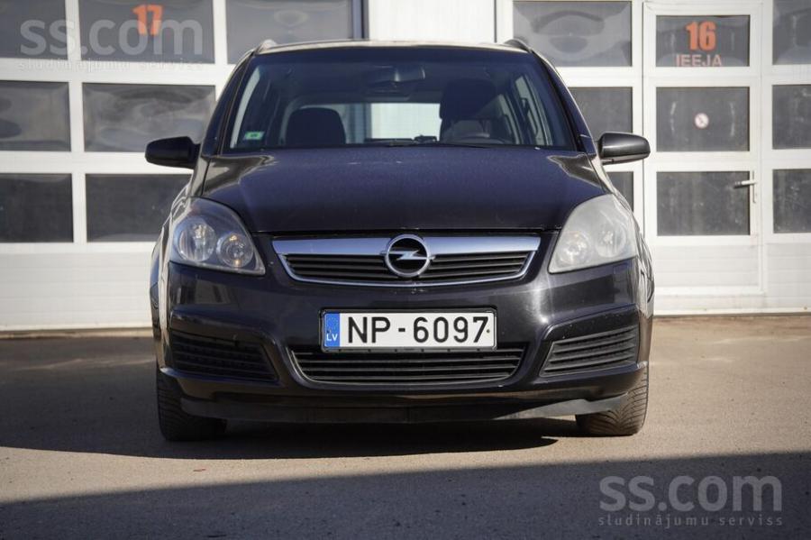 Black Opel Zafira 2007 in Riga, with an engine capacity of 1.90 L and mileage of 275 thousand km for 1690 €, photo 3 on AUTOMOTO.COM.LV